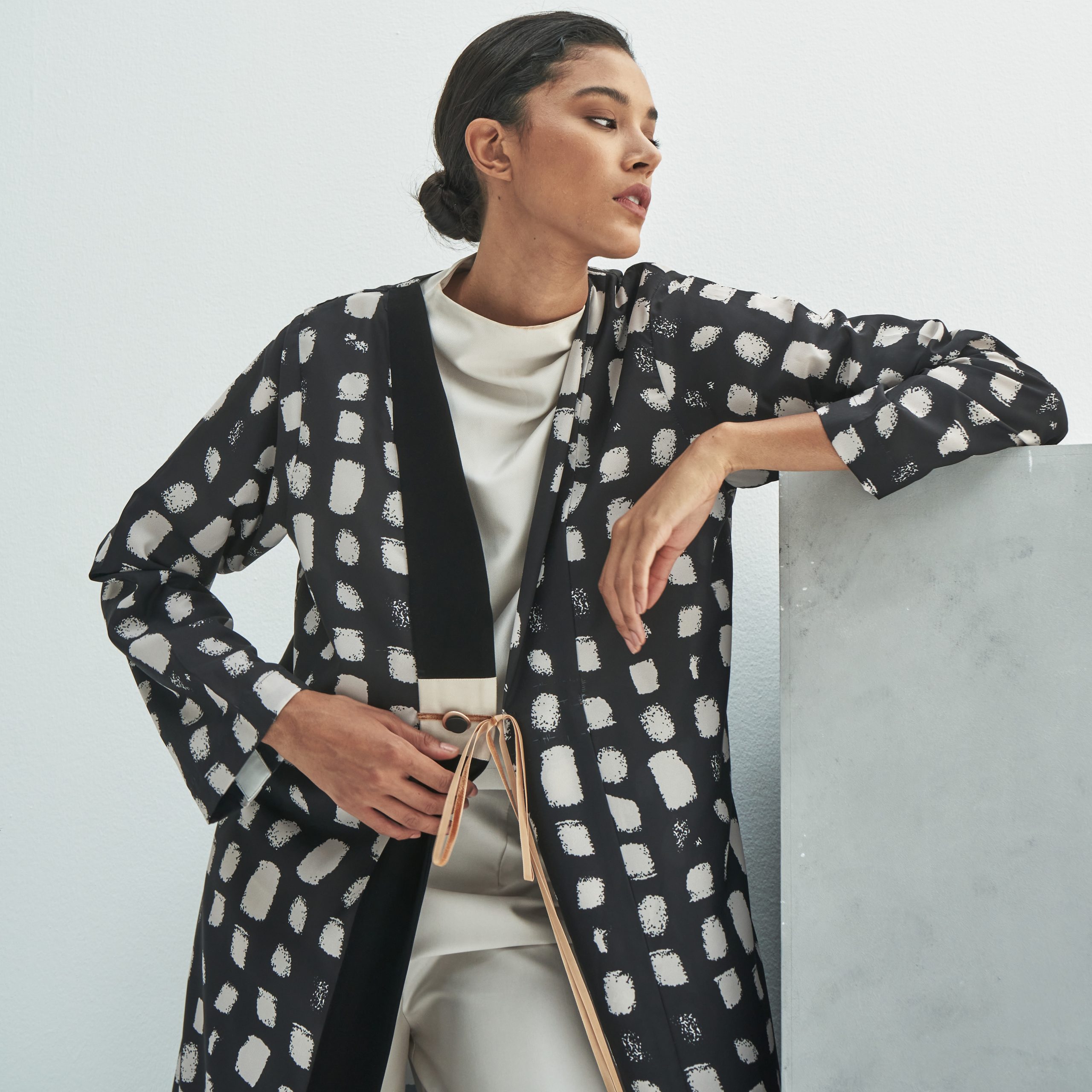 light crepe black abaya - Zah Design