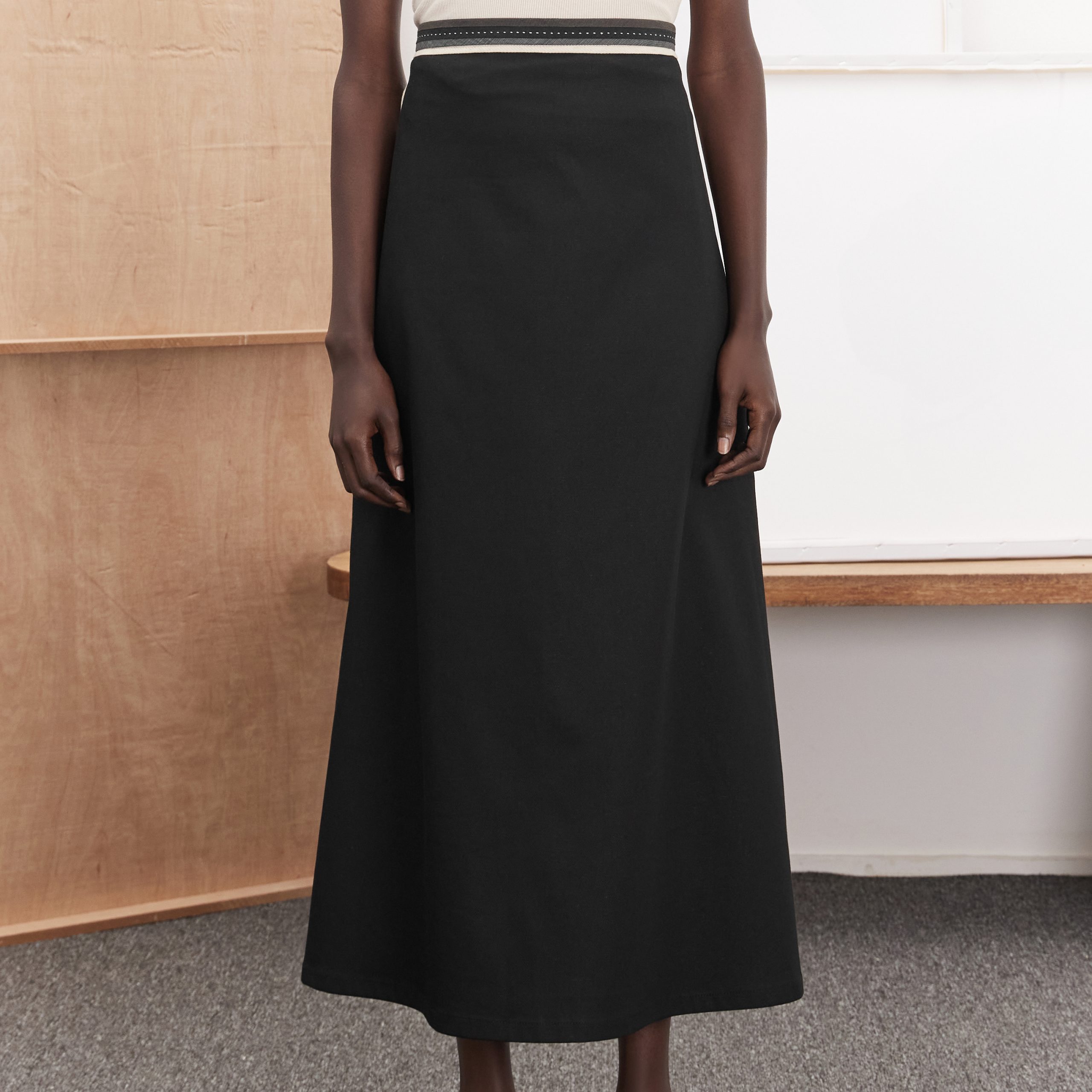 BLACK SKIRT WITH POCKET - Zah Design